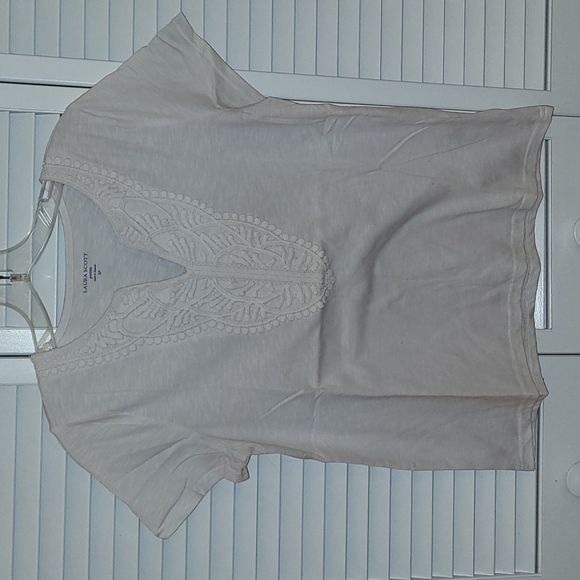 Laura Scott | Tops | Laura Scott White Tshirt | Poshmark